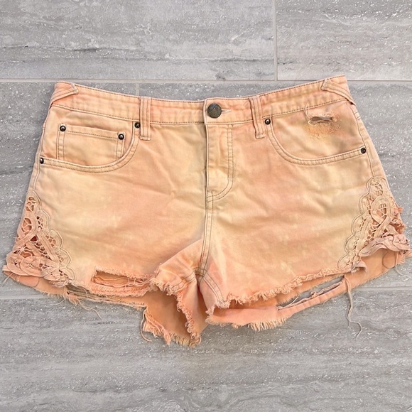 Free People (label torn out) | Shorts | Free People Peachy Distressed ...